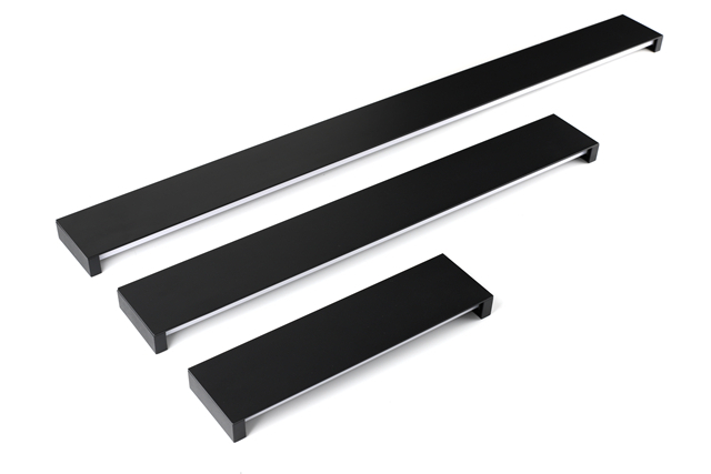 Long Linear LED Wall Light with Aluminum Housing in 3 Sizes | Oteshen